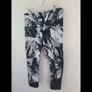 Zella | Pants & Jumpsuits | Zella Black White Print Crop Workout ...